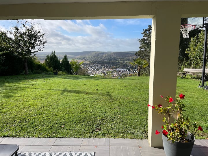 Appartement Avec Parking Privé, Jardin, Terrasse - Val-de-Reuil