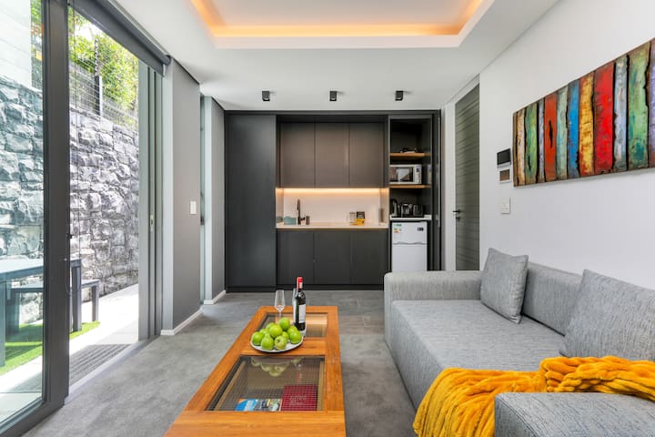 Backup-power Trendy Green Point Garden Apartment - Camps Bay