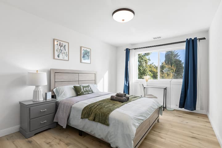 Jane's Home (Az) | Central Location Room - C - Mountain View, CA