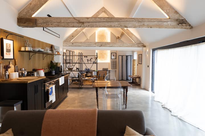 Beautiful Barn In Rural Settings - Wiltshire