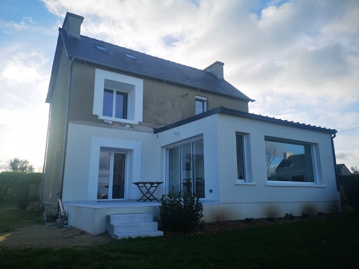 Maison Vue Sur Mer Avec Jardin - Carantec