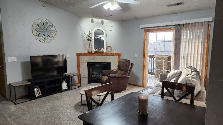 Homey Condo In North Liberty - Lake Macbride State Park, Solon