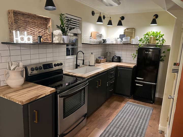 Downtown House Remodeled 1 Bed/1 Bath - New Braunfels, TX