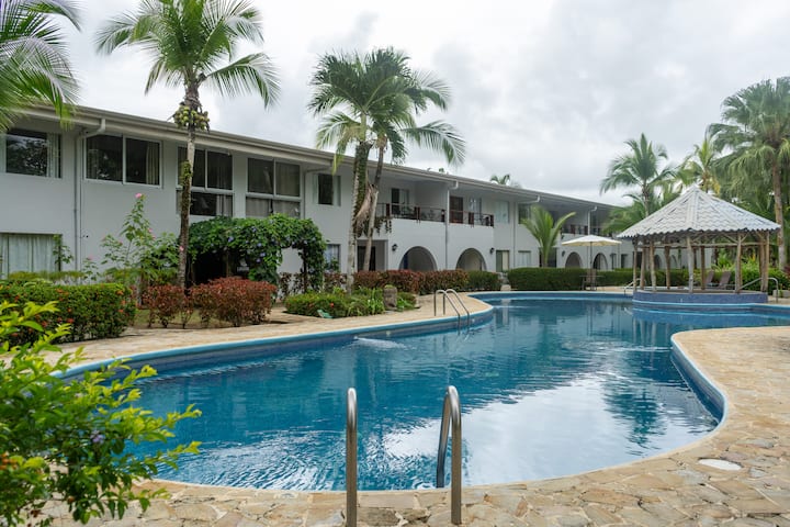 Tropical Oasis Family 2bdr