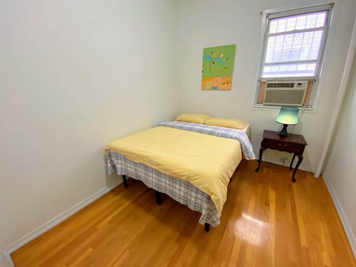 Private And Quiet Bedroom In Heart Of Astoria - New York City
