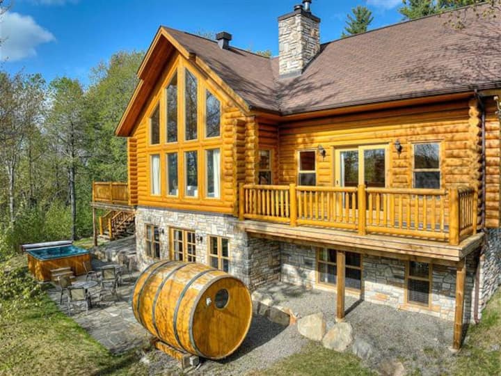 Chalet Spacieux Avec Piscine Et Jeux - Saint-Sauveur