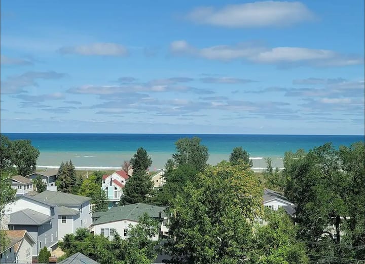Beautiful Beach House - Michigan City, IN