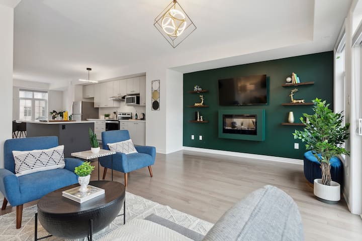 Stylish, Modern & Cozy Family Home - 