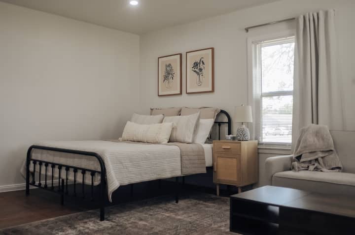 Cozy Tech Terrace Backhouse - Lubbock, TX