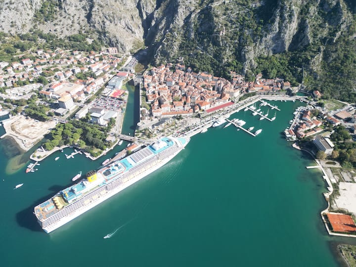 100 Steps Up: Spacious Flat & Mind-blowing Views - Kotor
