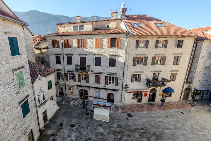 Unique & Mystic Old Town Home Of Odd Paraphernalia - Kotor