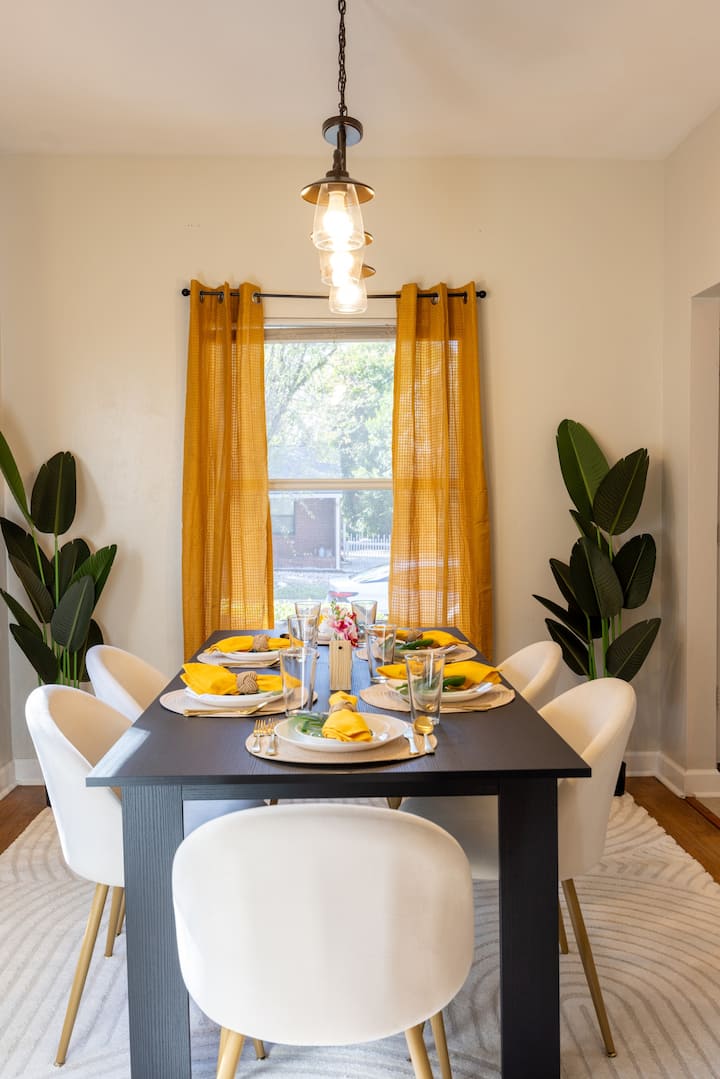 Your Uf Getaway: 1 Block From Campus | 4 Bd Haven - Gainesville, FL