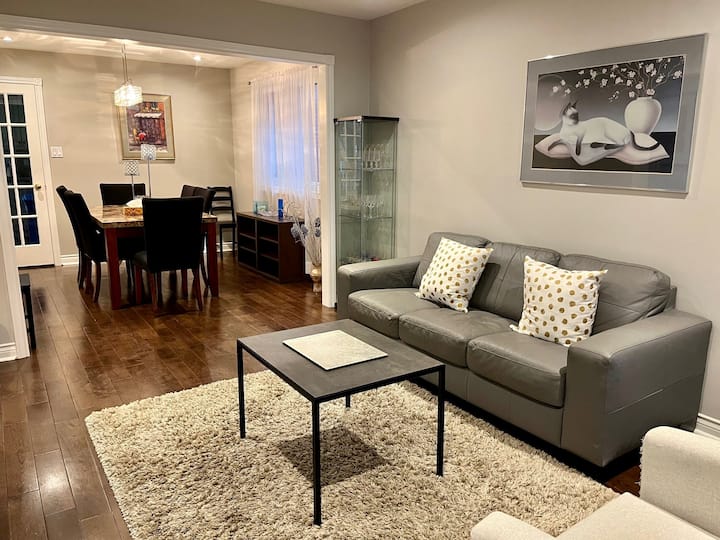 House With 4 Bedrooms In Vaughan - Vaughan