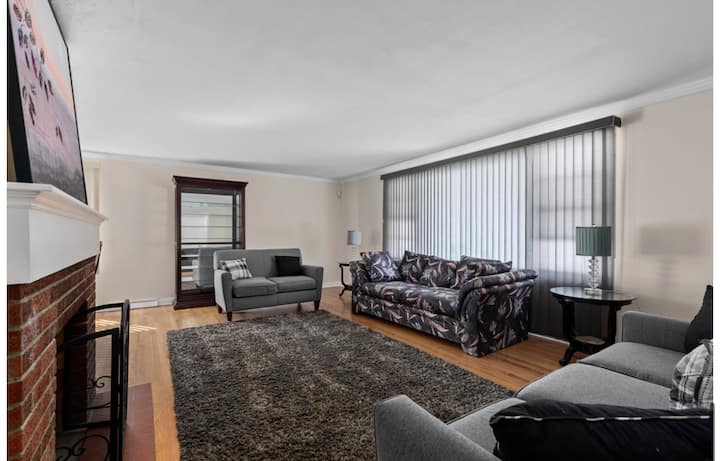 Spacious Suburban Dewitt Home - Syracuse, NY