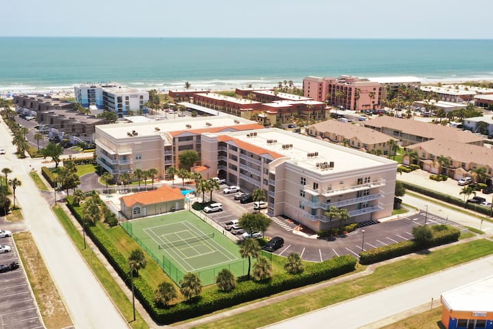 Oceanview Cocoa Beach Pier Condo - Cocoa Beach, FL