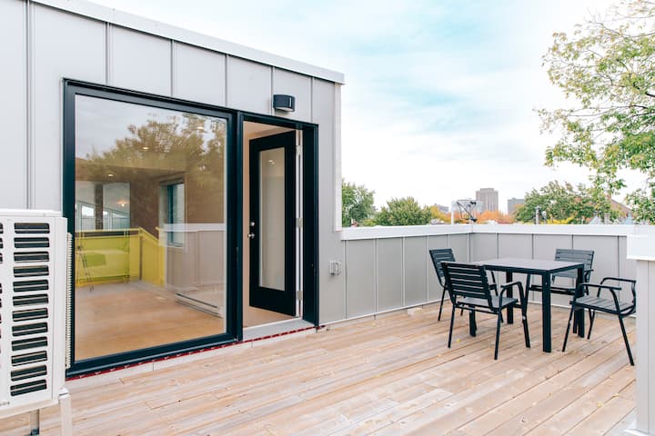 3 Bedroom Apt. In Plateau With Mont Royal View! - Laval, Quebec, Canadà