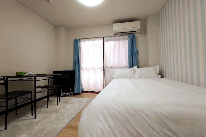 最寄駅から徒歩3分。下町にあるアパート - Kadoma