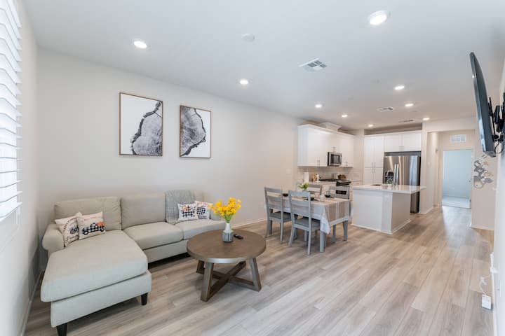Brand New Condo In The Heart Of West Covina - West Covina, CA