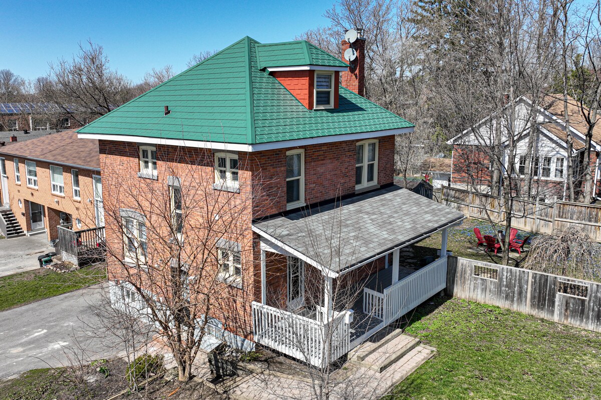 Hidden Basement Gem: Cozy Comfort & Outdoor Fun - Tiny houses for Rent ...