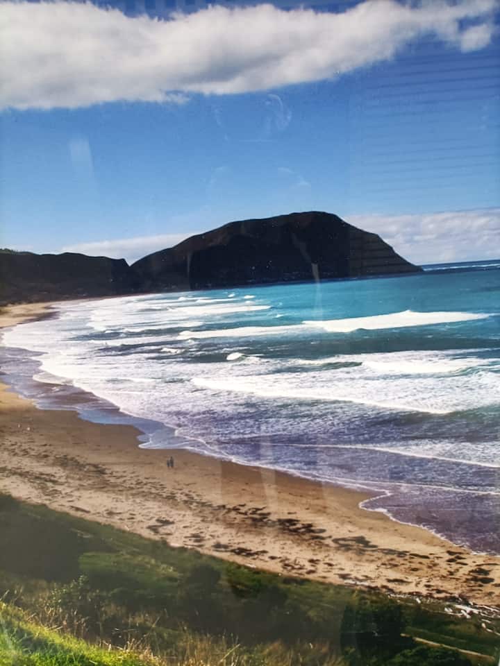 Iconic Wainui Beach 100m Stroll Away - Gisborne