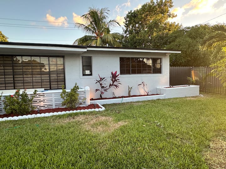 Home In Miami Gardens - Miami Gardens, FL