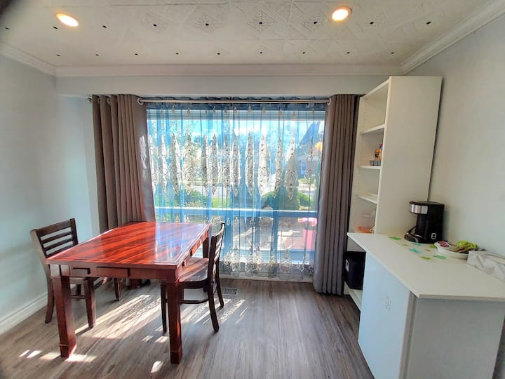 Cozy Bedroom With Private Washroom - Pickering