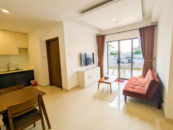 Lovina Spacious 2br Pool Side Near Ferry Terminal - Batam