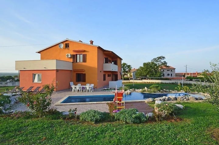 Big Villa With Pool - Rakalj
