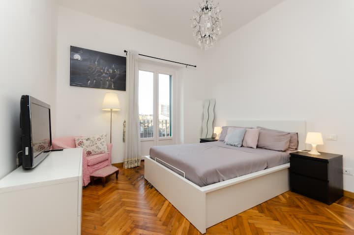 Duomo Luxury Apartment – Wifi, Netflix & Balcony - Milan