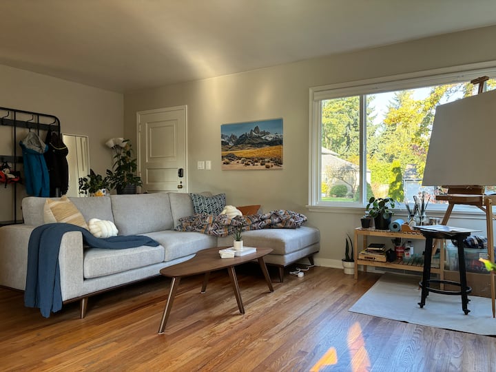 Wedgwood Tiki Lounge - Guest Suite - Seattle, WA