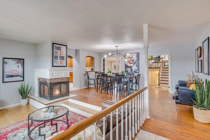 Family Size Fun-spa-fire Pit-games-pool-king Beds - Wichita