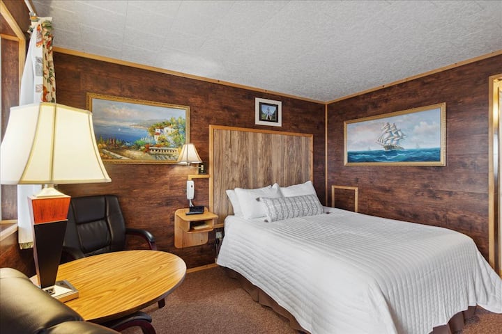 Dt Mackinaw 2 Mins | 1 Queen Bed - Mackinaw City, MI