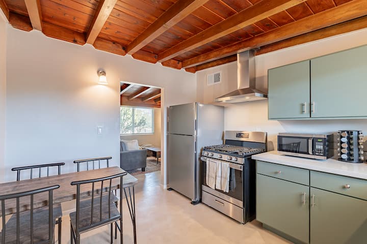 Central Updated Tucson Bungalow - Ev Charger - Tucson, AZ