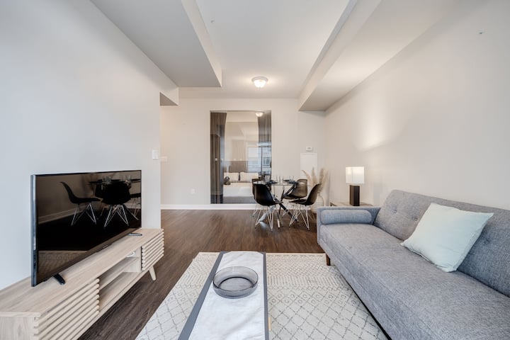 1br City Escape: Downtown Condo W/private Balcony - Toronto