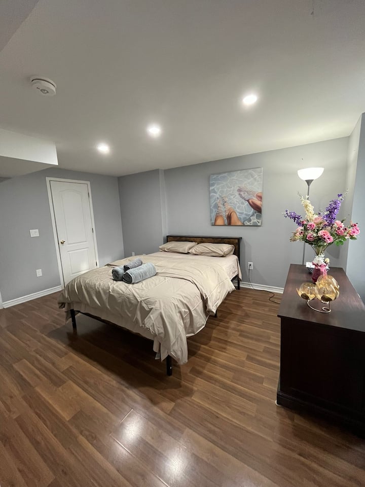 1 Amazing Private Sunlit Cozy Basement Apartment - Brampton