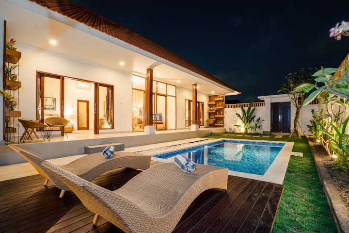 5 Min To Beach | Sleek Villa W/ Spacious Pool Area - Bali