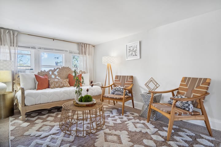 Chic & Cozy Loft. Yard/parking/firepit/wine - Parkville, MD