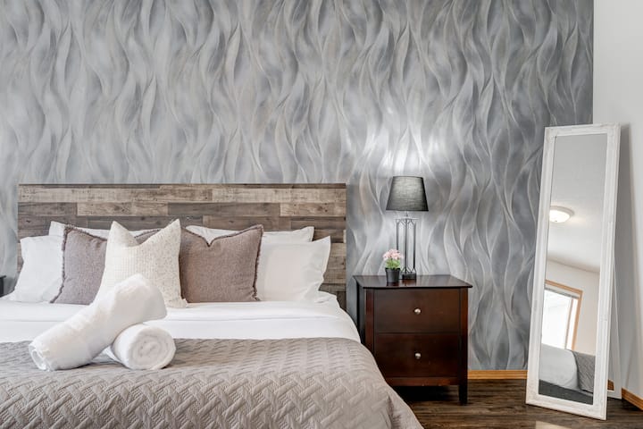 Coral Springs Lakefront Retreat - Canada