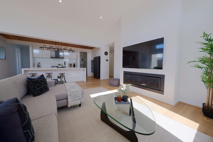 Modern Spacious Coastal Retreat - Ocean Grove