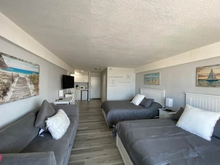 Daytona Beach Oceanfront Condo With A New Pool! - Daytona Beach, FL