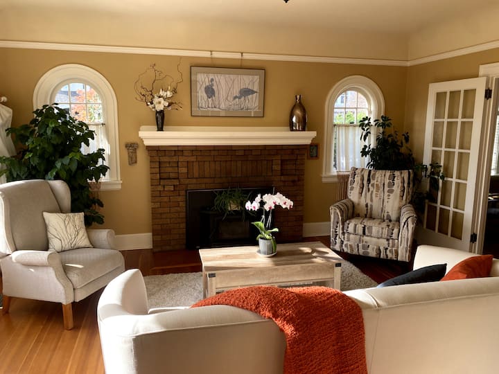 Gonzales Seaside Garden Home - Saanich
