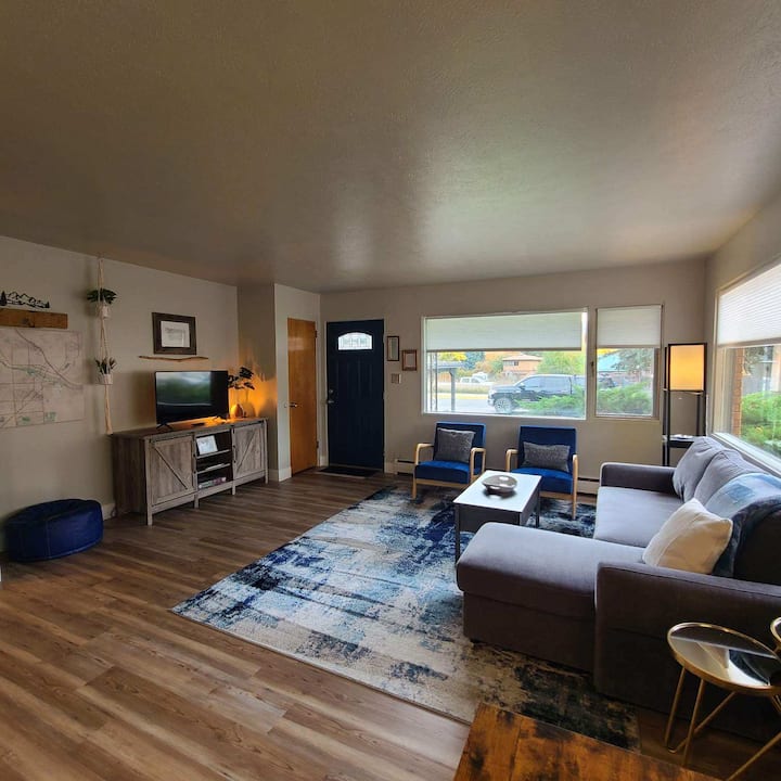 Cozy Rattlesnake Retreat-2 Bd (Monthly Available) - Missoula, MT