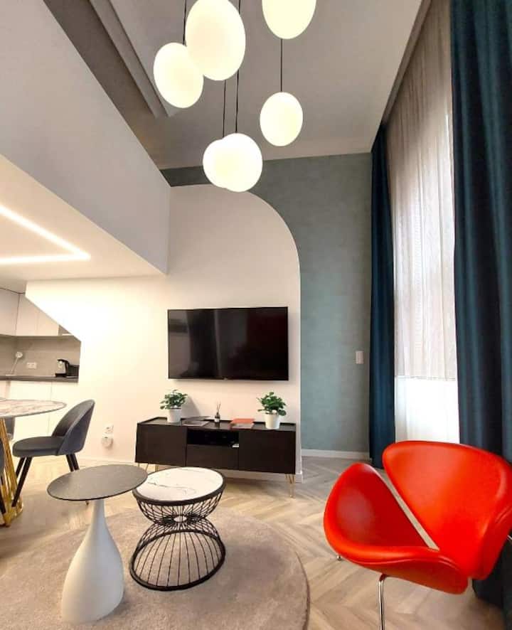 Central Gallery Apartment - Debrecen
