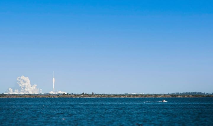 Riverfront Pool + Rocket Views - Titusville