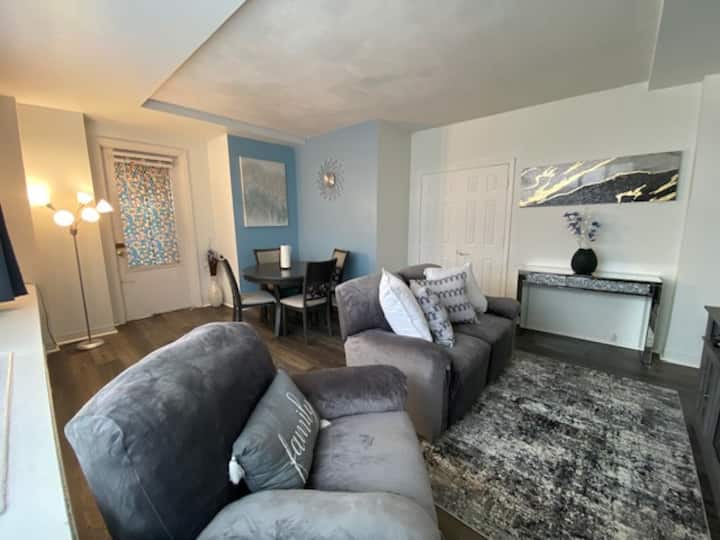 Beautiful One Bedroom W/balcony - Falls Church, VA