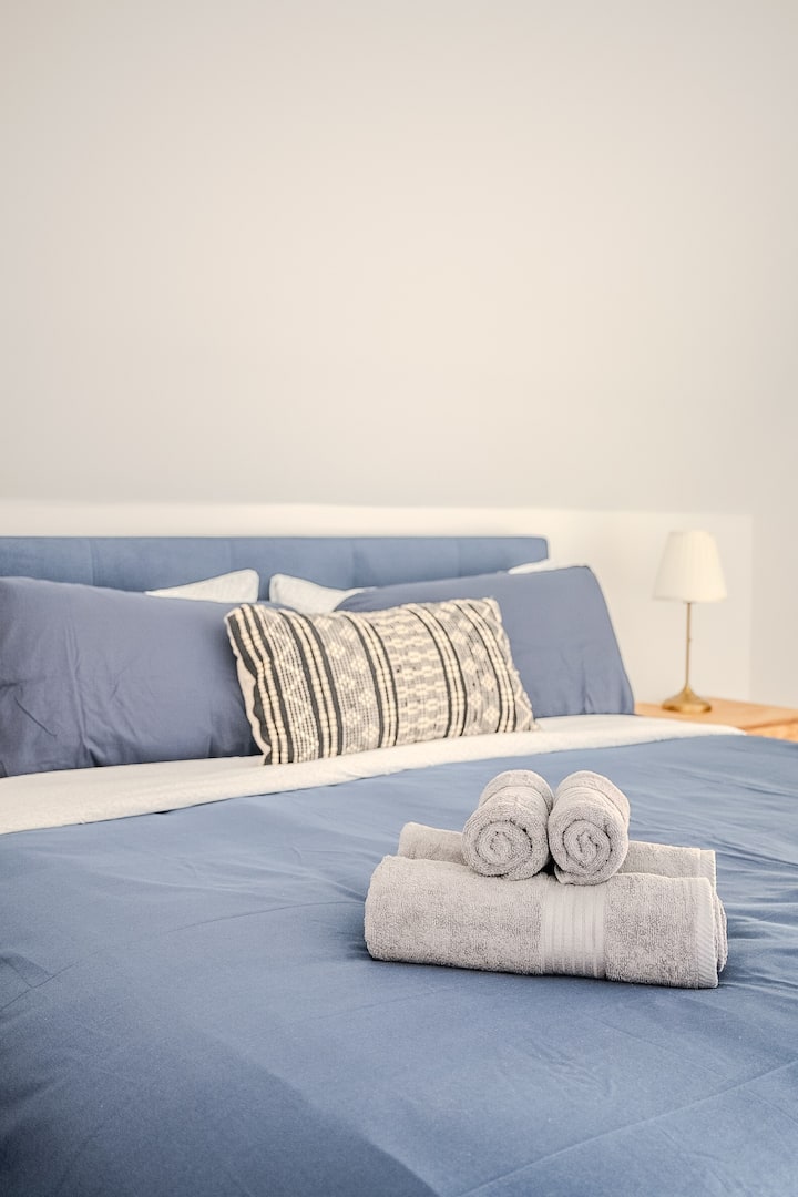 Beautifully Designed 3br House - Sleeps 6! - Toronto