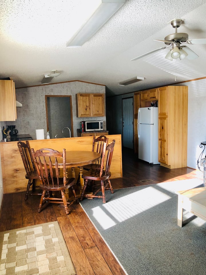 2 Bath/3 Bedroom House! - Cheyenne, OK