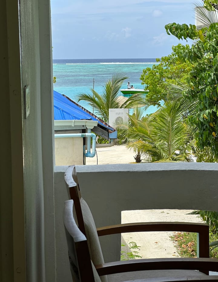 Beautifully Curated Home - Steps From The Beach! - Maldives