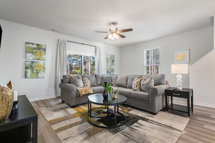 Insurance & Temp Relocation • 2br + Den W/sofa Bed - Chester, VA