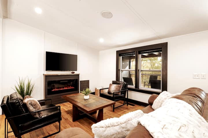 Private Hot Tub, Sauna, Fire Pit — 5 Min Downtown - Blue Ridge, GA